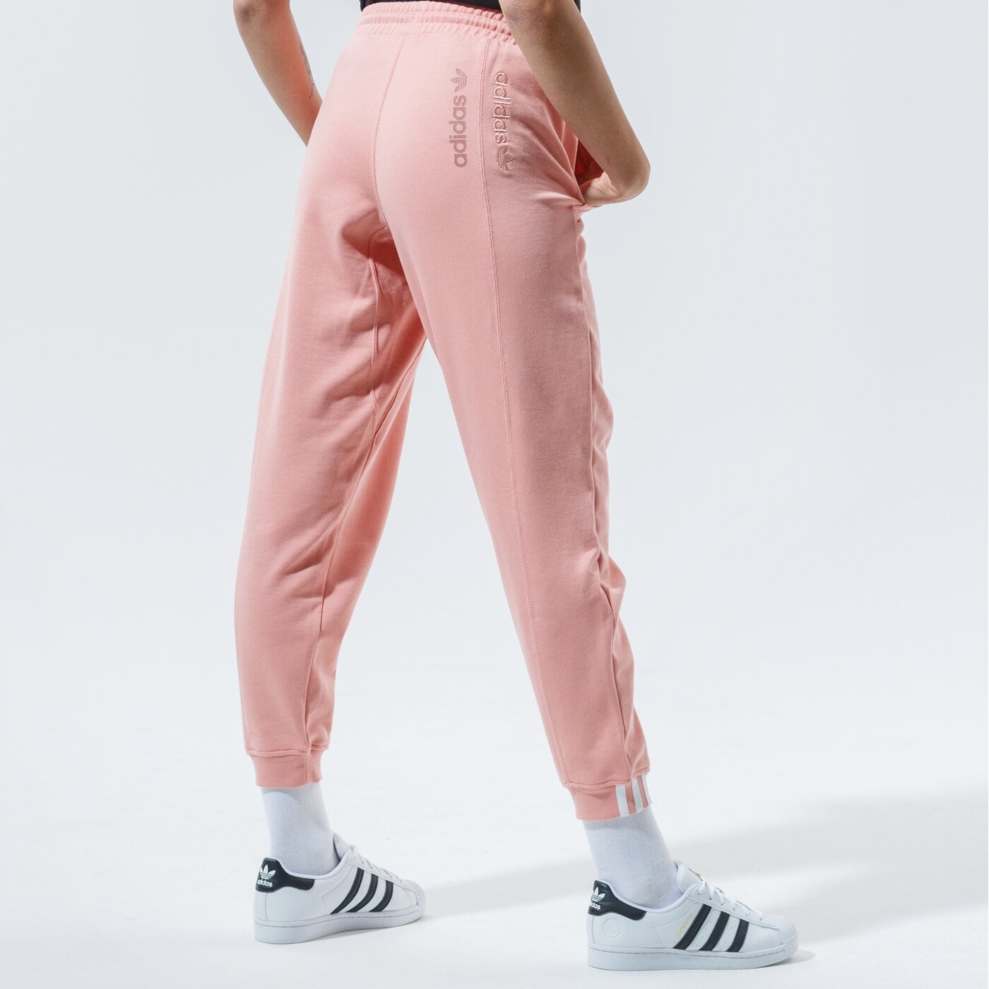 ADIDAS NADRÁG REGULAR JOGGER GD3094 RÓZSASZíN 14 990,00 HUF | Nadrág ...